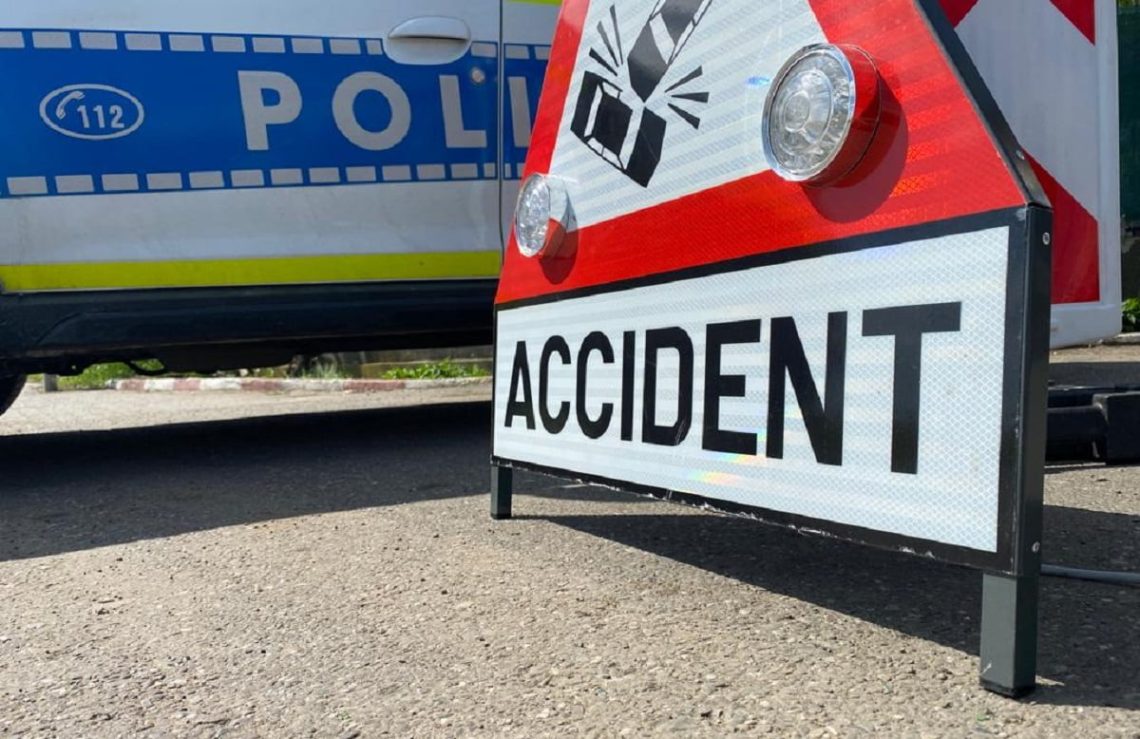 Accident cu 4 maşini pe DN 11 la Chichiș. Două persoane au ajuns la ...